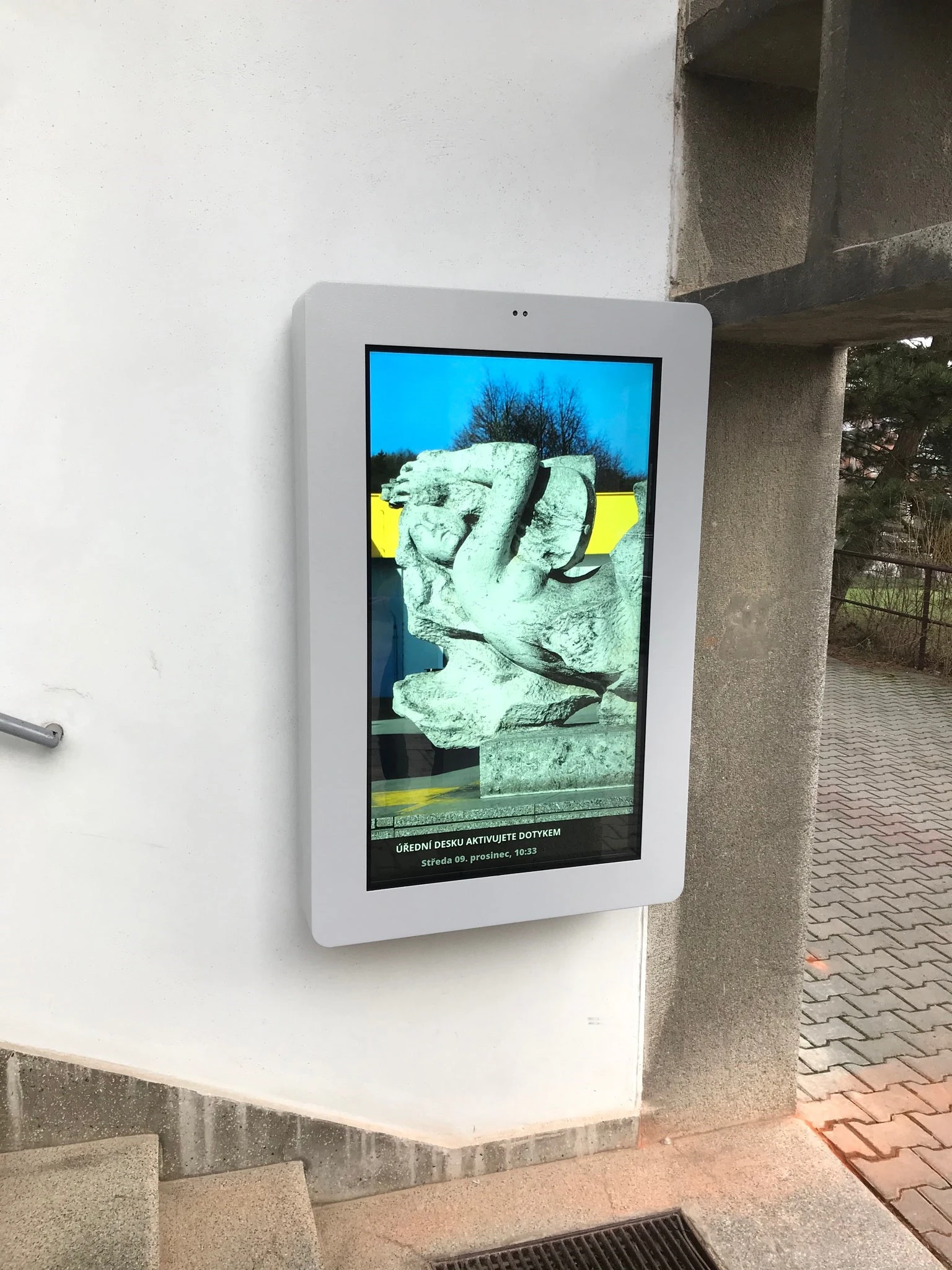 Unleashing the Potential of Outdoor Digital Signage: Enhancing ...