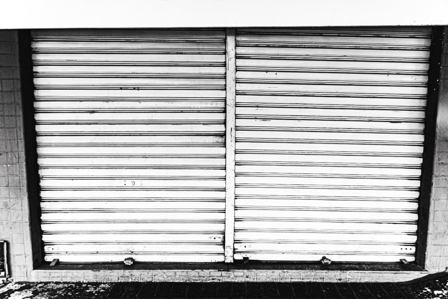 Roller Shutter Maintenance: Essential Tips for Snowy Weather - itechfy